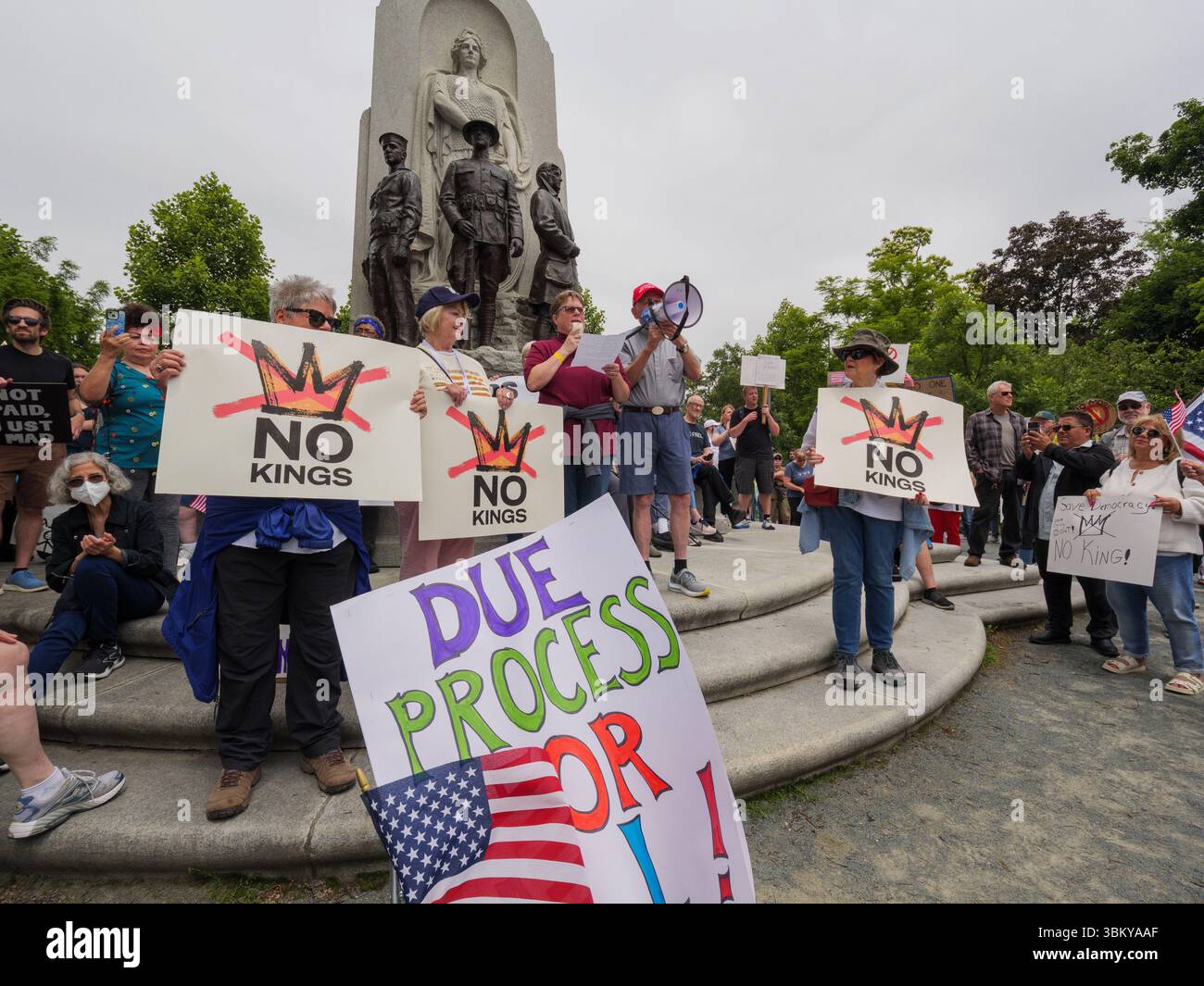 Rev. Emily Gage of Unity Temple speaks at No Kings rally in Scoville ...
