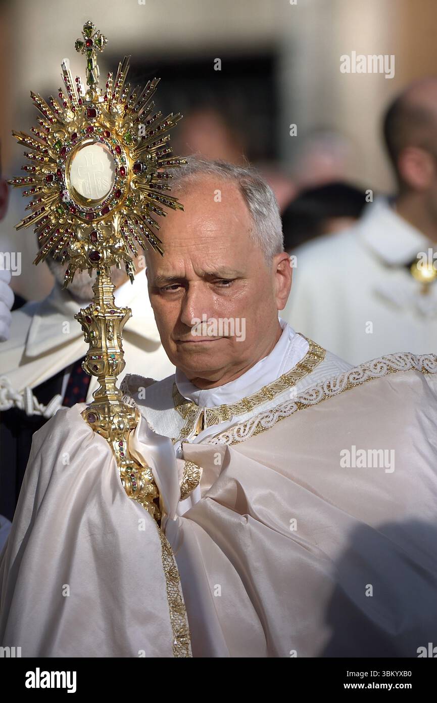 ROME, ITALY - JUNE 22: Pope Leo XIV leads the Corpus Domini procession ...