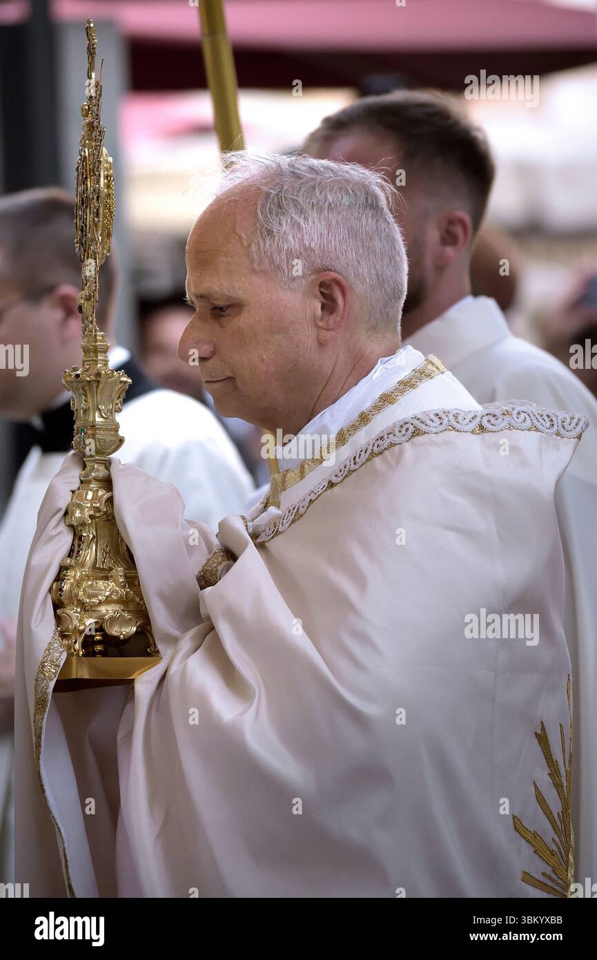 ROME, ITALY - JUNE 22: Pope Leo XIV leads the Corpus Domini procession ...
