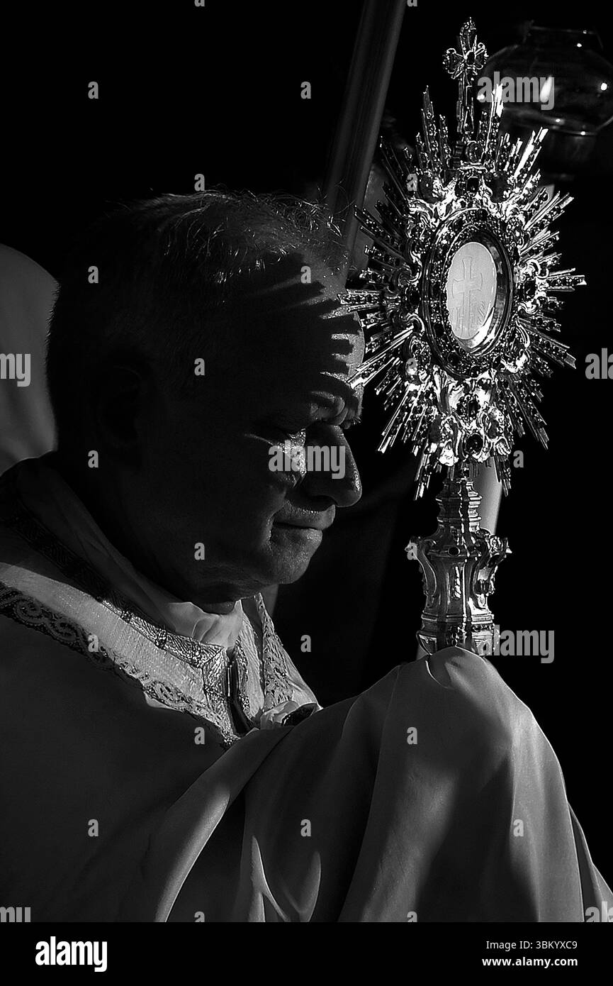 ROME, ITALY - JUNE 22: Pope Leo XIV leads the Corpus Domini procession ...