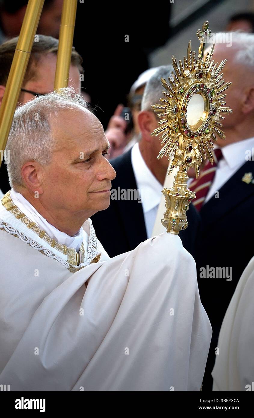 Lateran basilica to st mary major basilica hi-res stock photography and ...