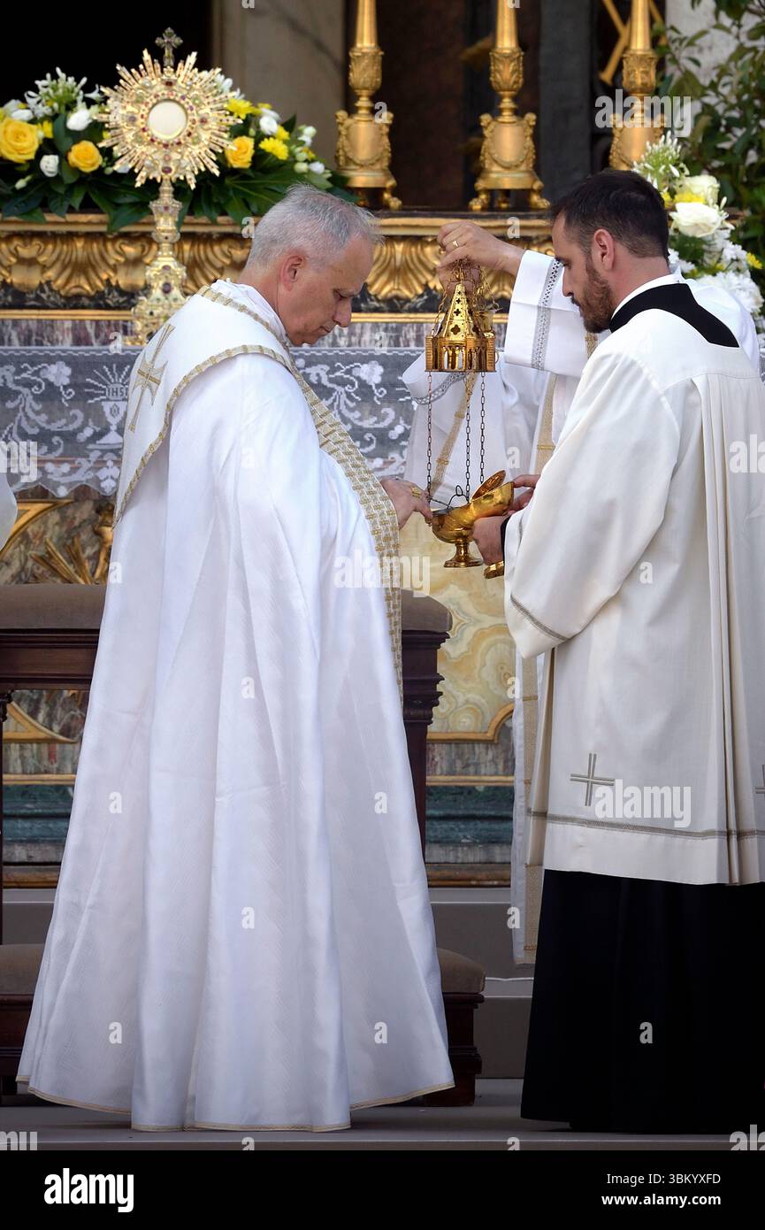 ROME, ITALY - JUNE 22: Pope Leo XIV leads the Corpus Domini procession ...