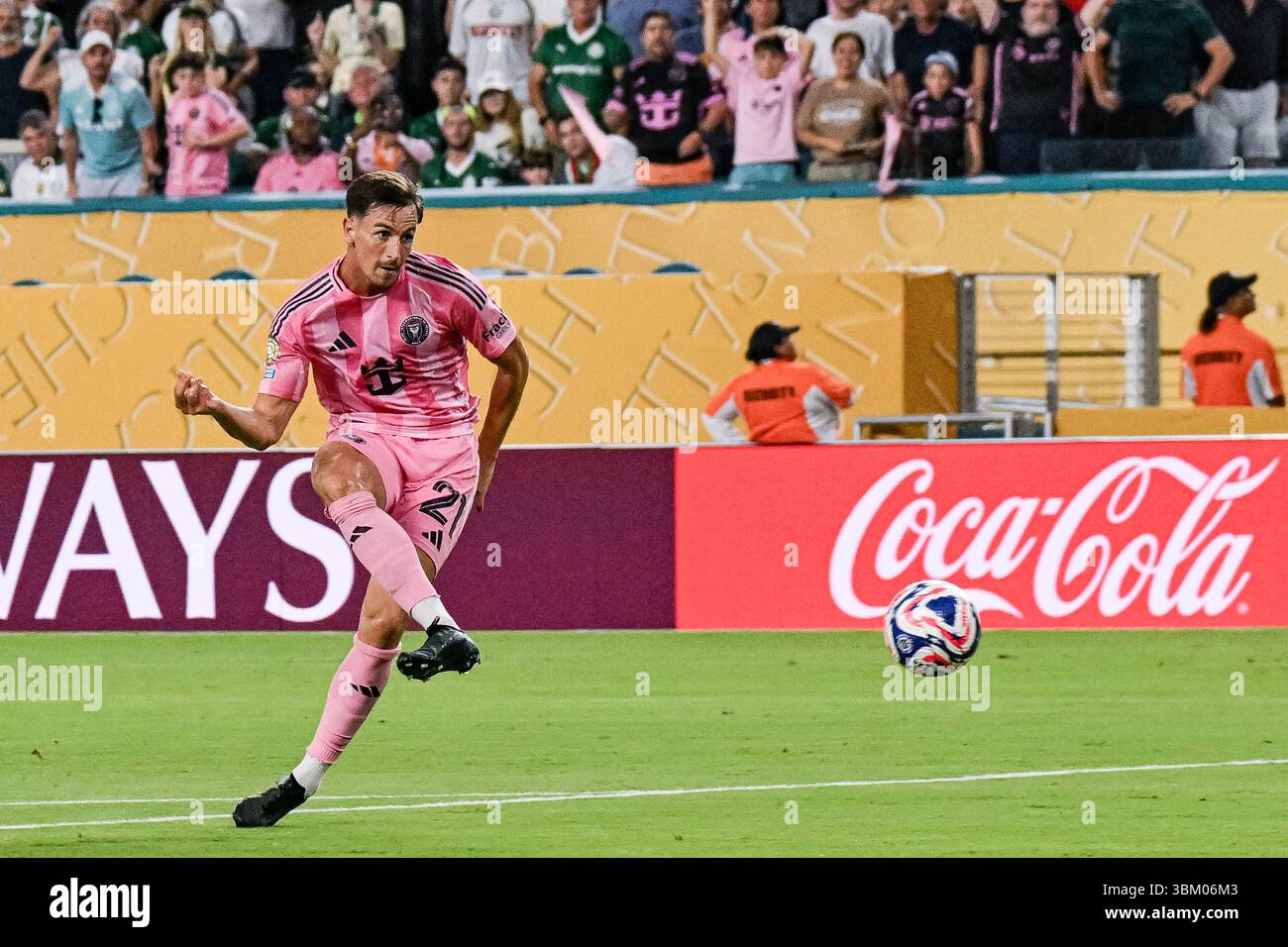 HardRock Stadium MIAMI GARDENS, FLORIDA - JUNE 23: Tadeo Allende of ...