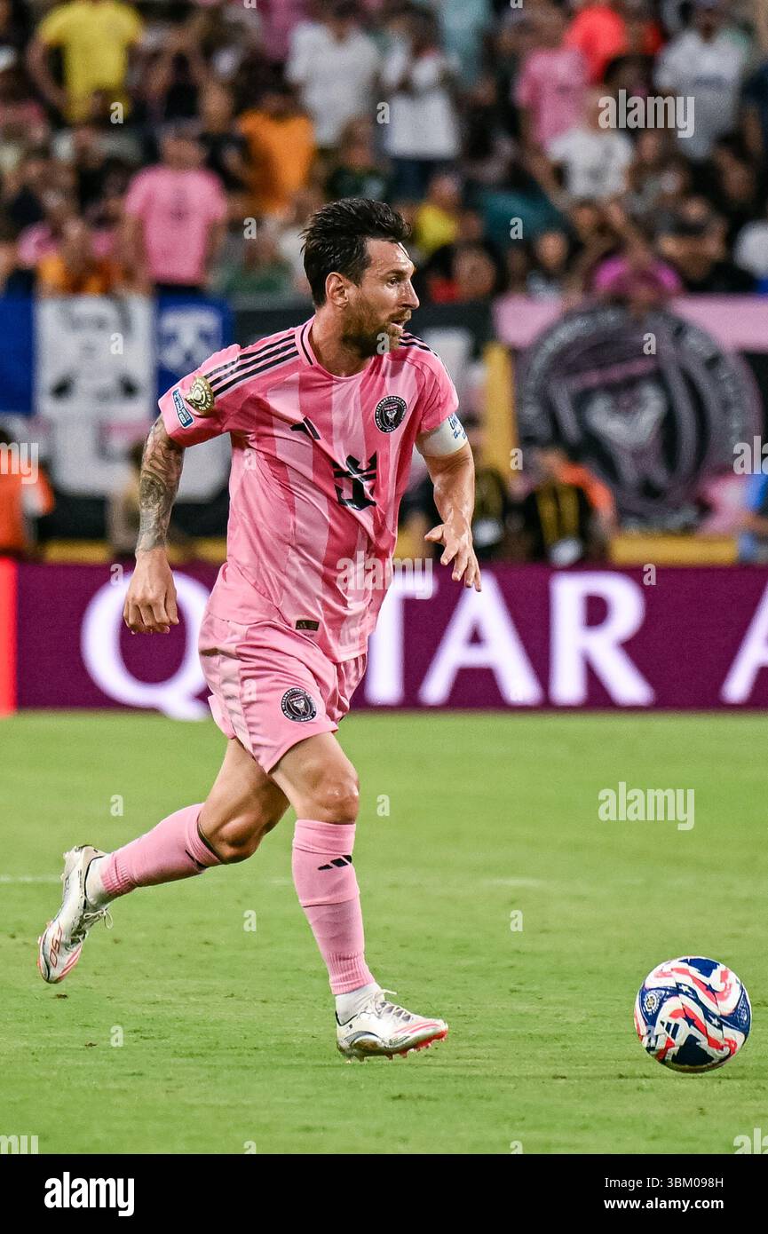 HardRock Stadium MIAMI GARDENS, FLORIDA - JUNE 23: Lionel Messi of ...
