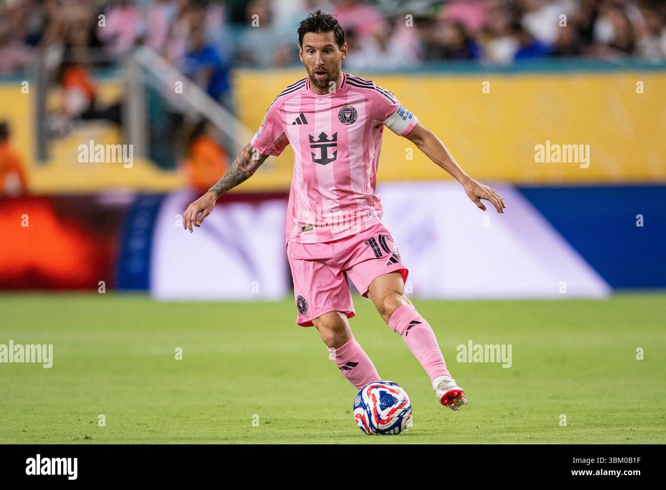 HardRock Stadium MIAMI GARDENS, FLORIDA - JUNE 23: Lionel Messi of ...