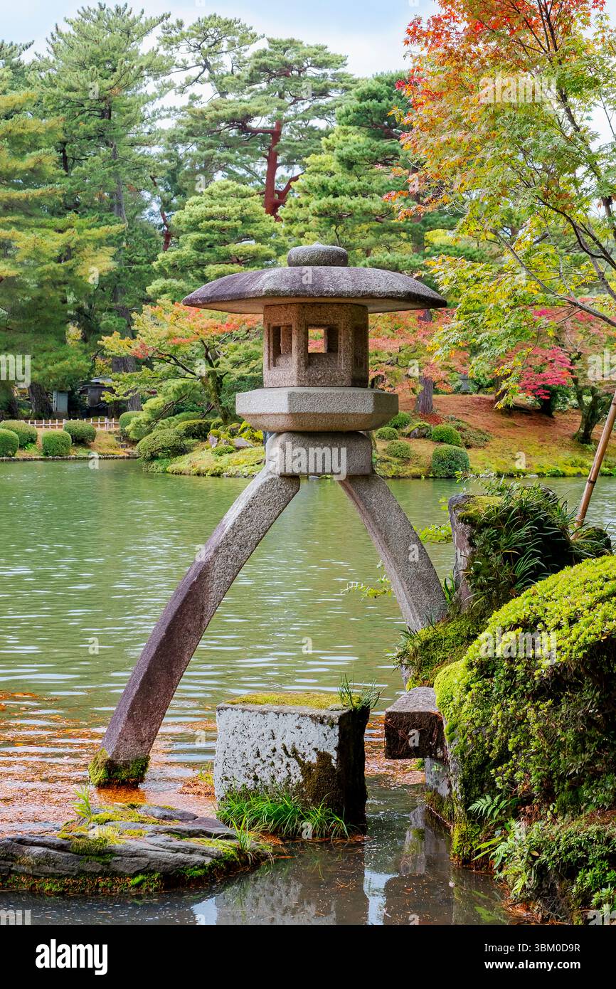 Kotoji toro stone lantern hi-res stock photography and images - Alamy