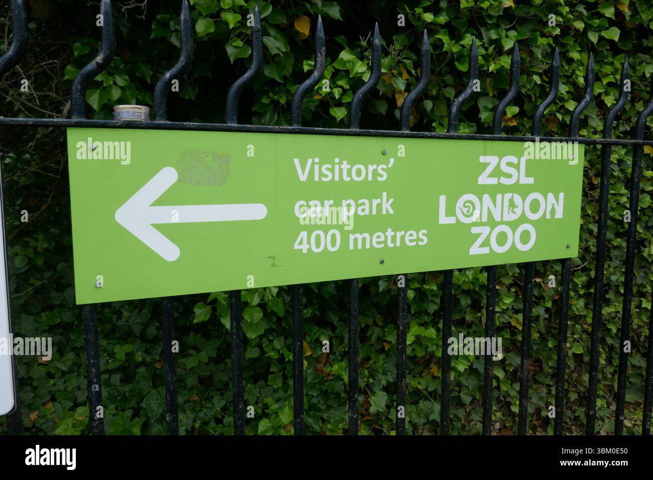 London, England 27th May 2025 ZSL London Zoo Sign on RegentÕs Canal ...