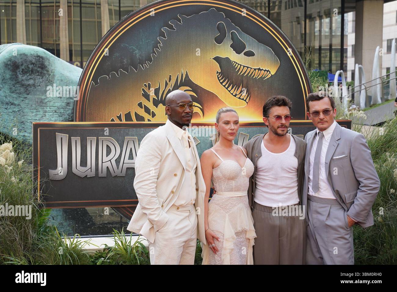 Ny. 23rd June, 2025. Mahershala Ali, Scarlett Johansson, Jonathan ...