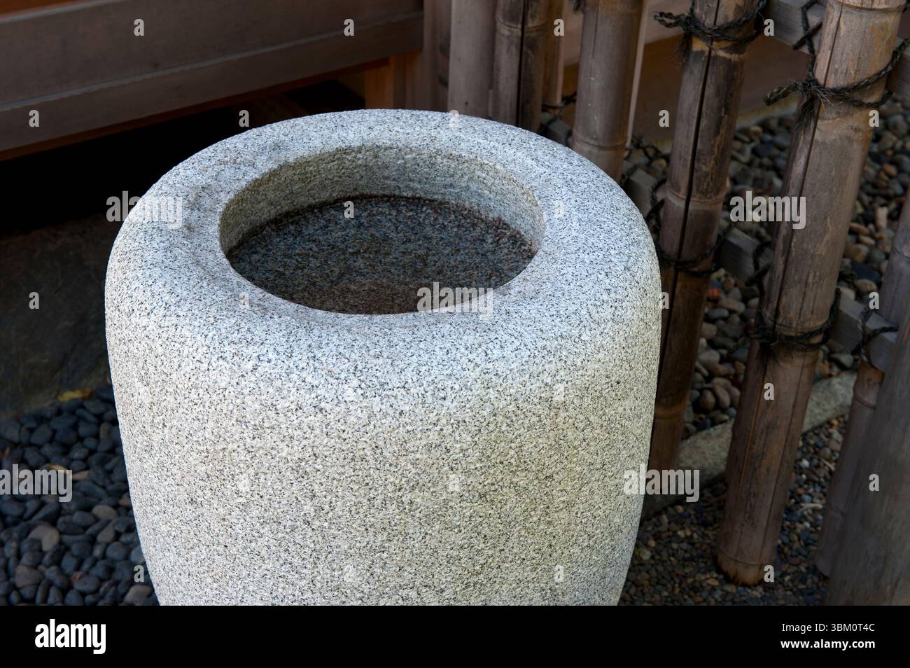 Water feature garden hi-res stock photography and images - Alamy