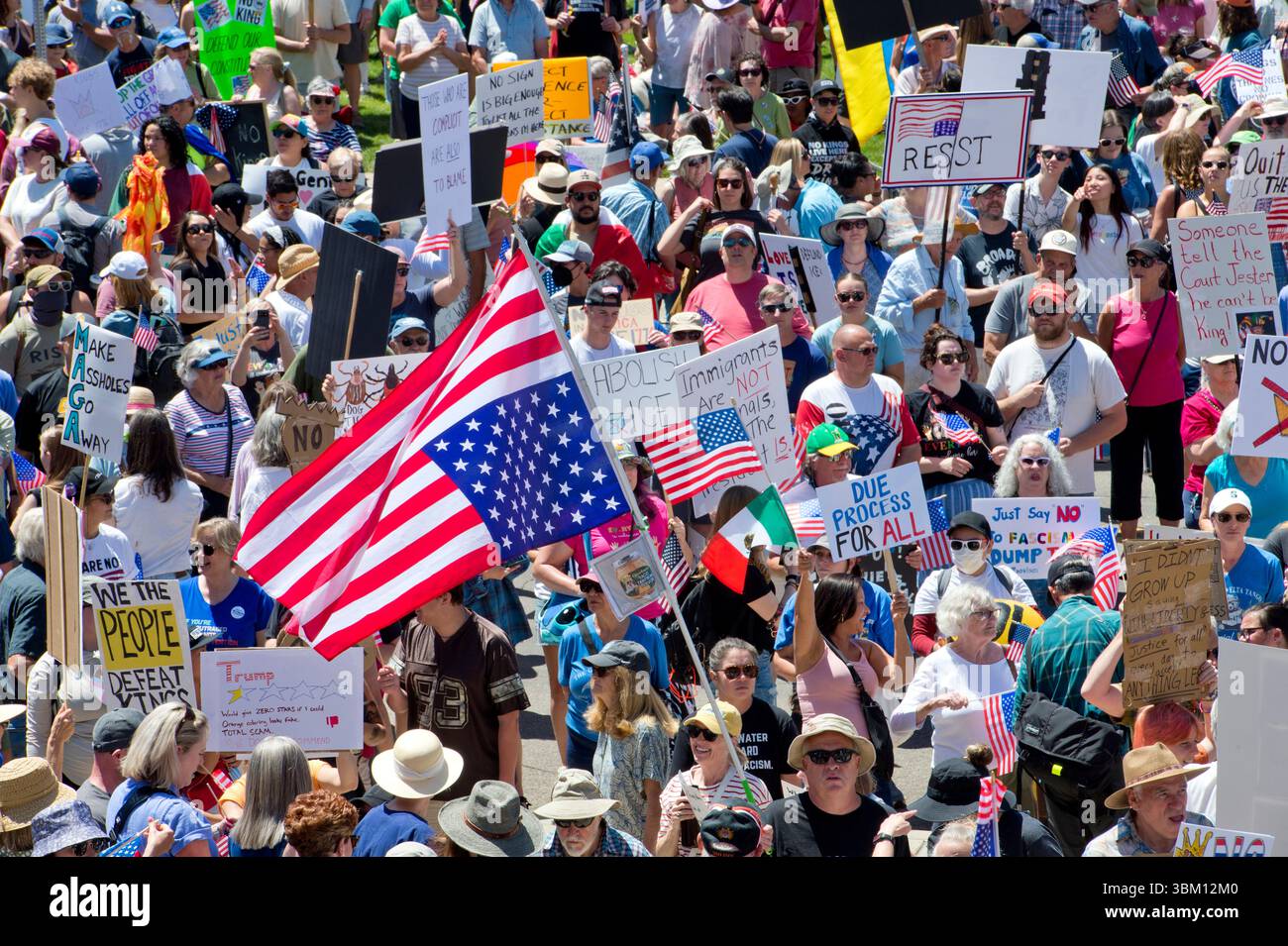 No kings peaceful protest hi-res stock photography and images - Alamy