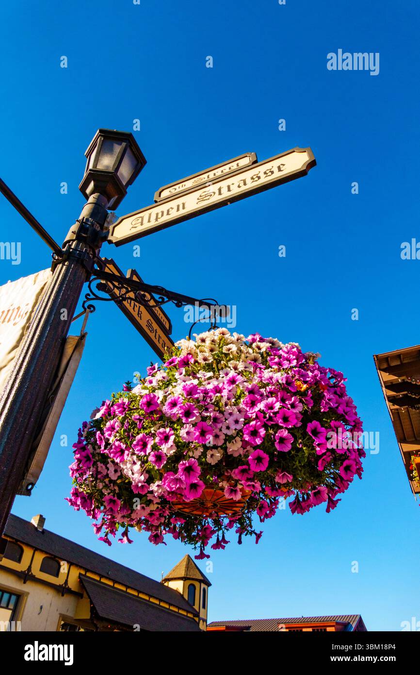 Leavenworth street sign hi-res stock photography and images - Alamy