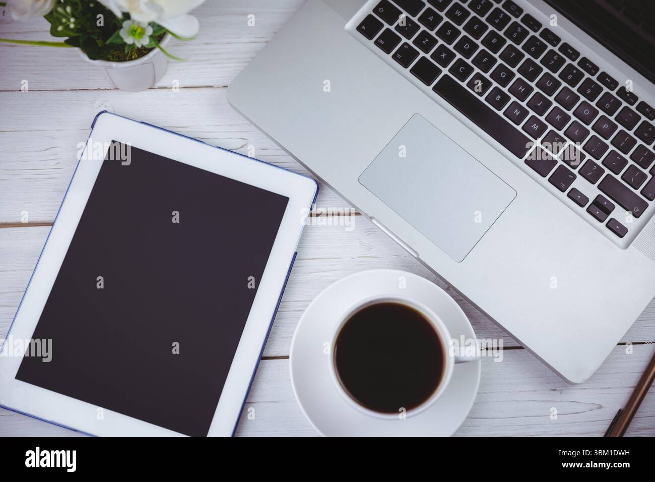 Tech devices table hi-res stock photography and images - Alamy