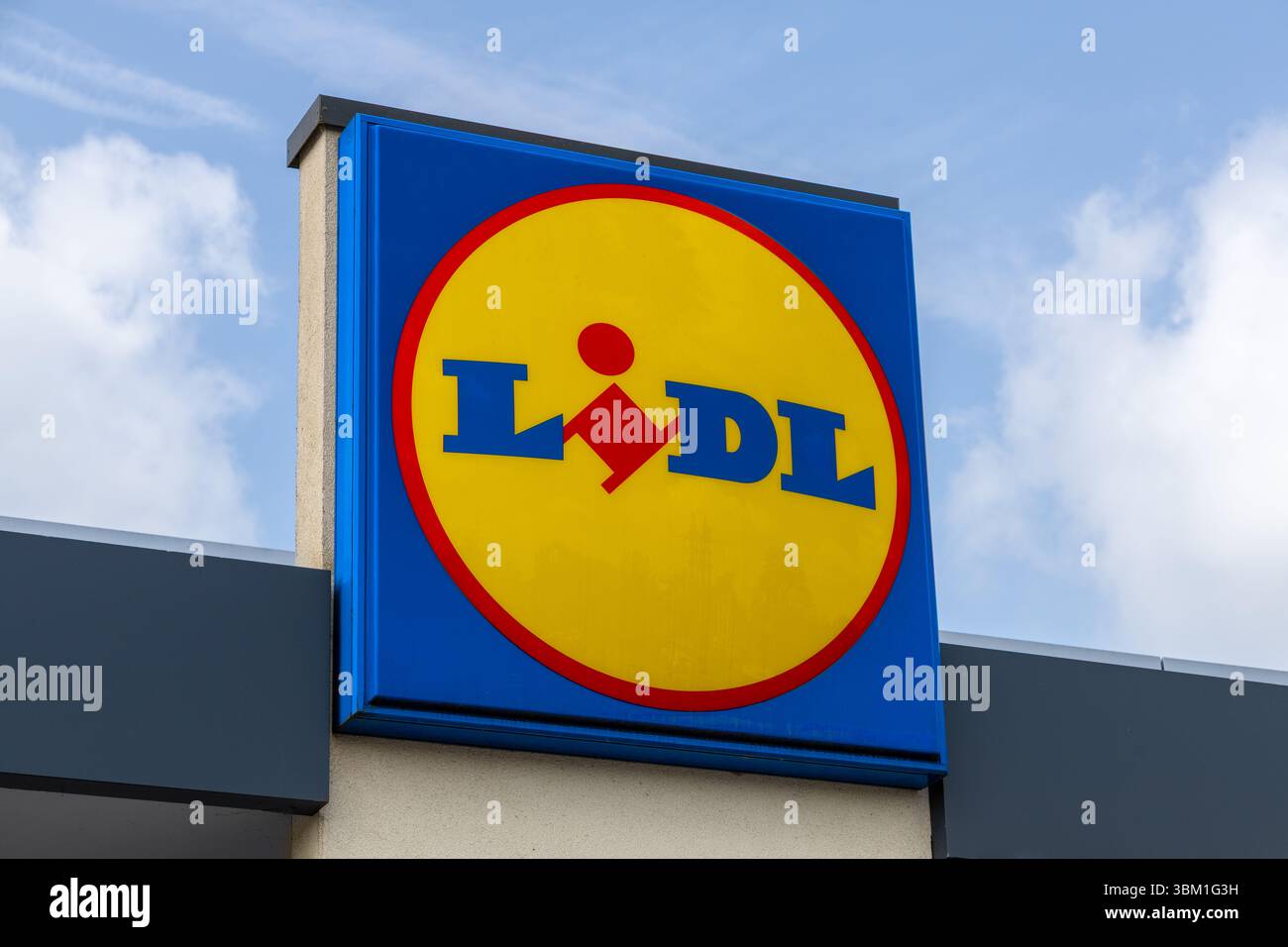 Lidl logo on the building of a lidl store hi-res stock photography and ...