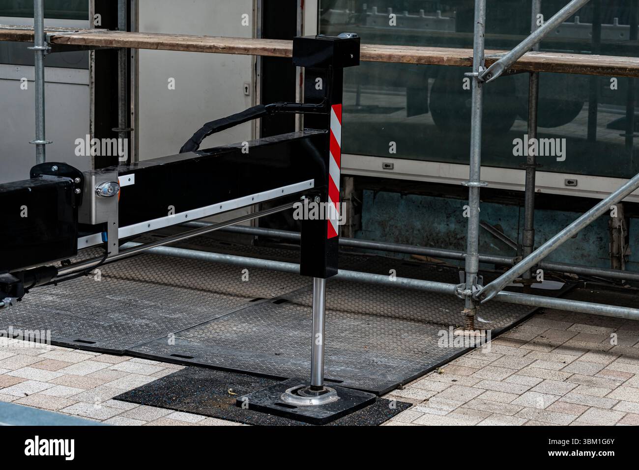 Sturdy base hi-res stock photography and images - Alamy