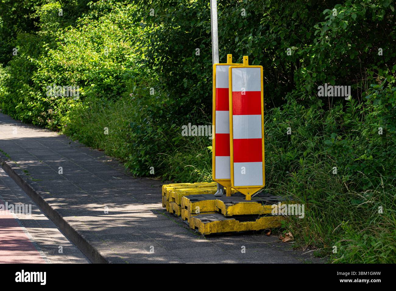 Bright red barriers warning hi-res stock photography and images - Alamy
