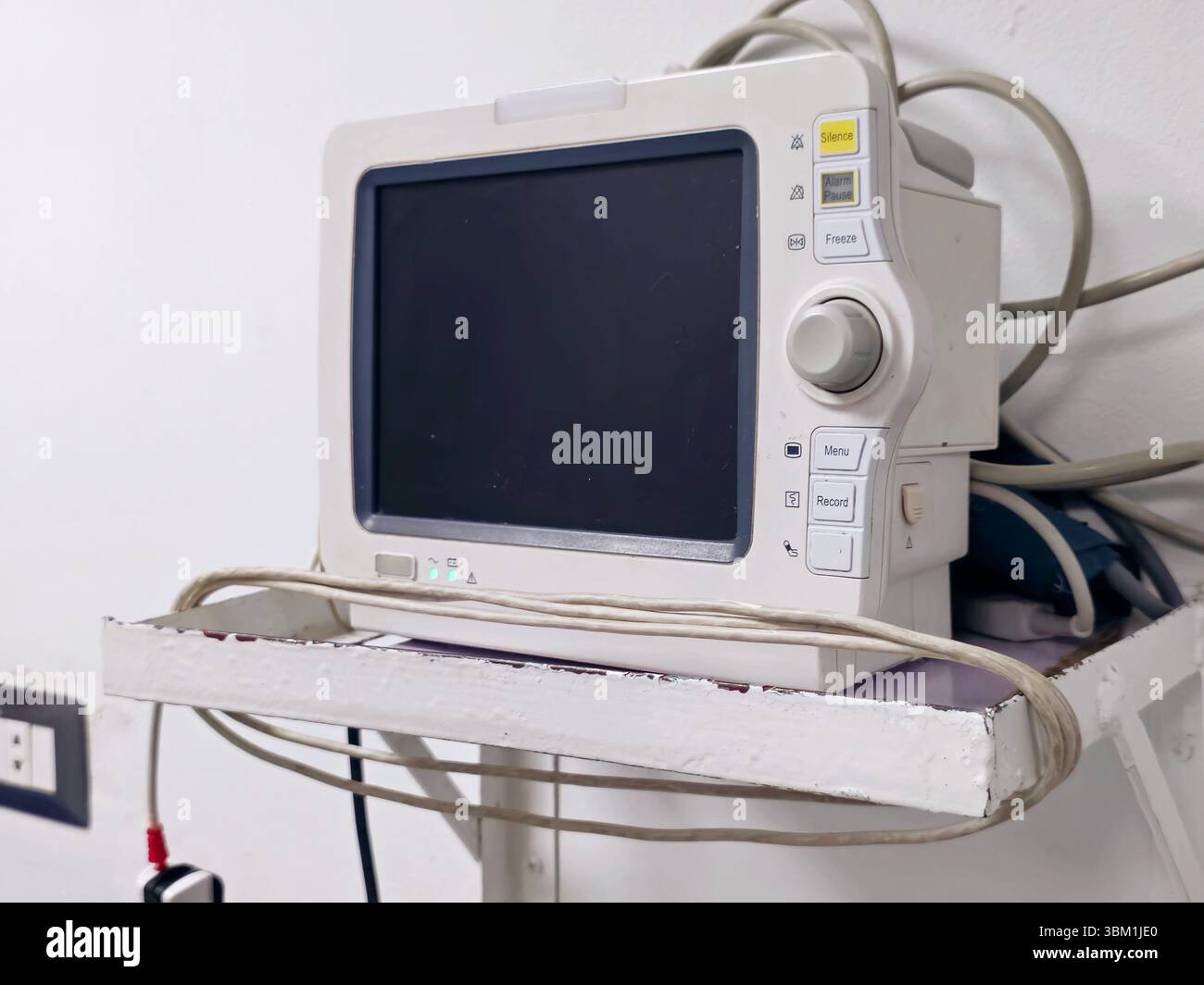 Vital signs data medical monitor for measurement of important vital ...