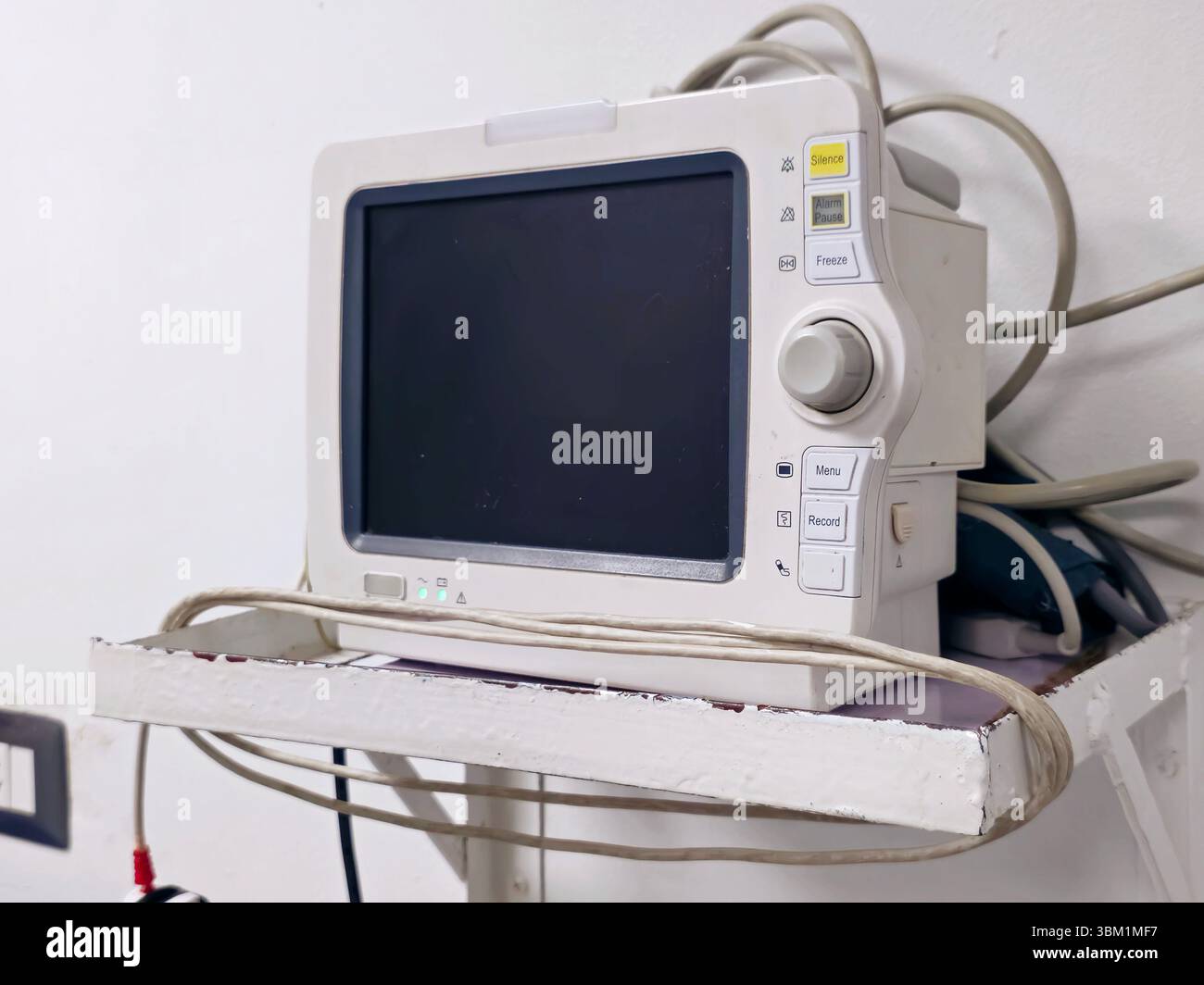 Vital signs data medical monitor for measurement of important vital ...