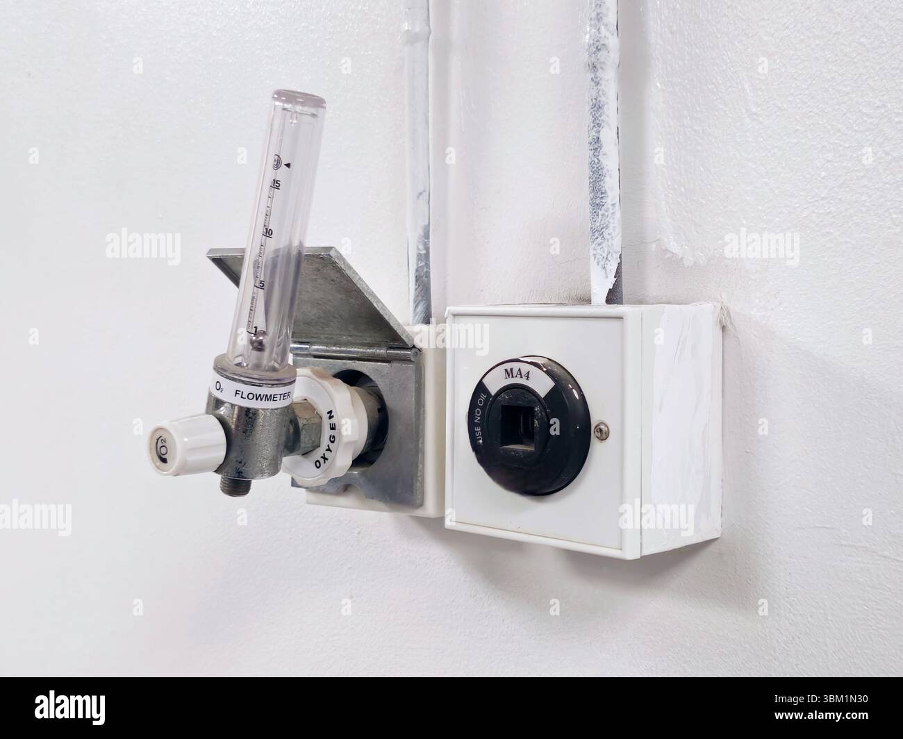 Oxygen medical gas outlet, central line for hospitals and emergency ...