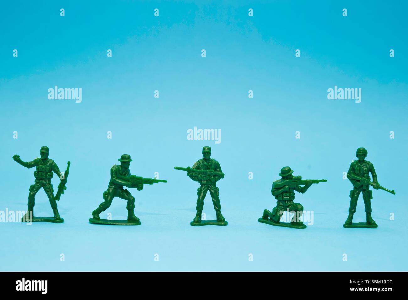 green plastic toy soldiers Stock Photo - Alamy