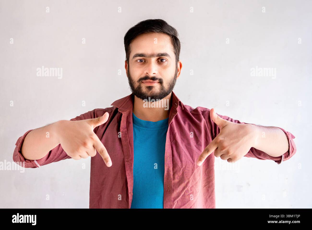 Man wearing maroon shirt hi-res stock photography and images - Alamy