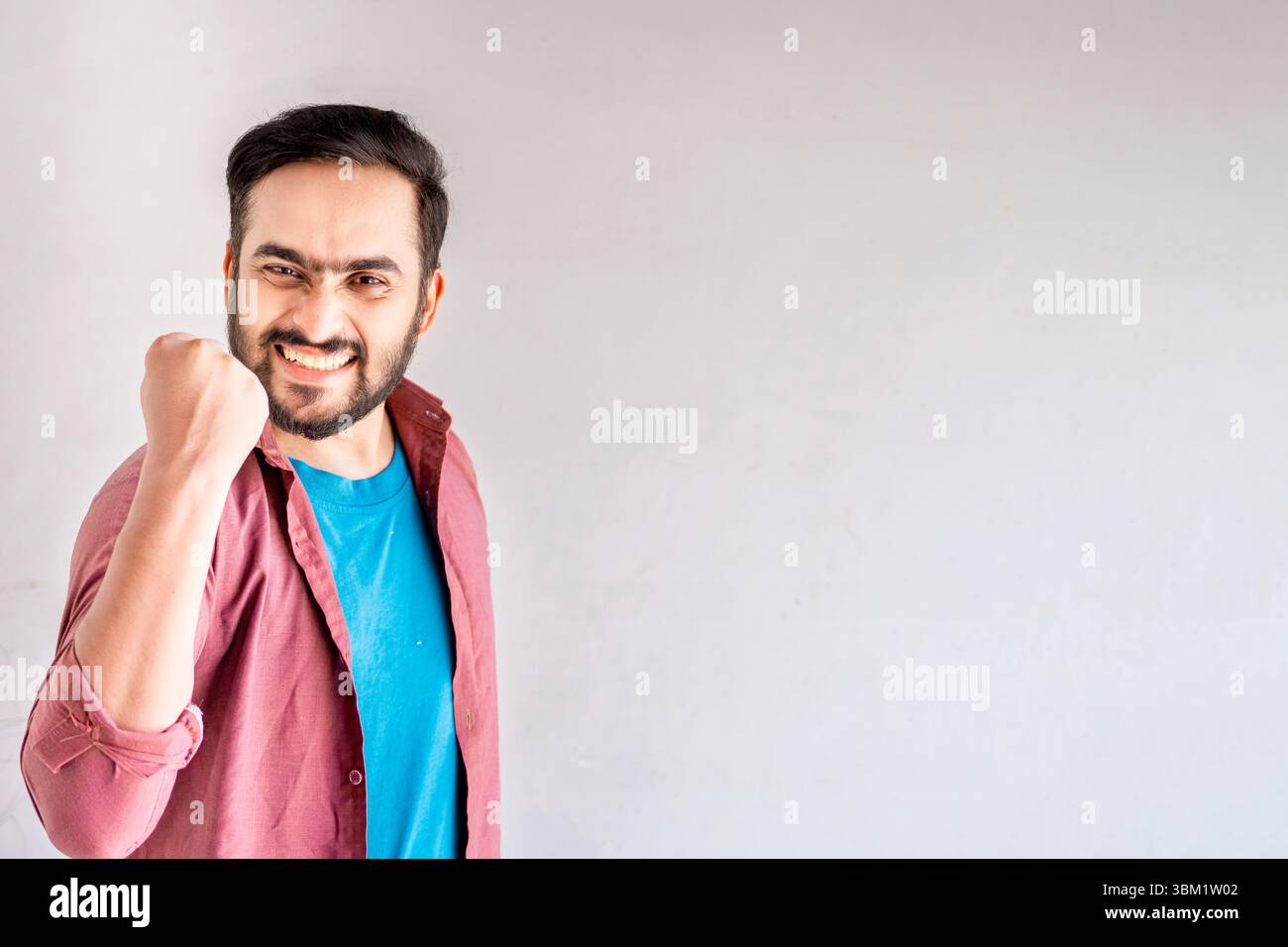 Young people wearing maroon hi-res stock photography and images - Alamy