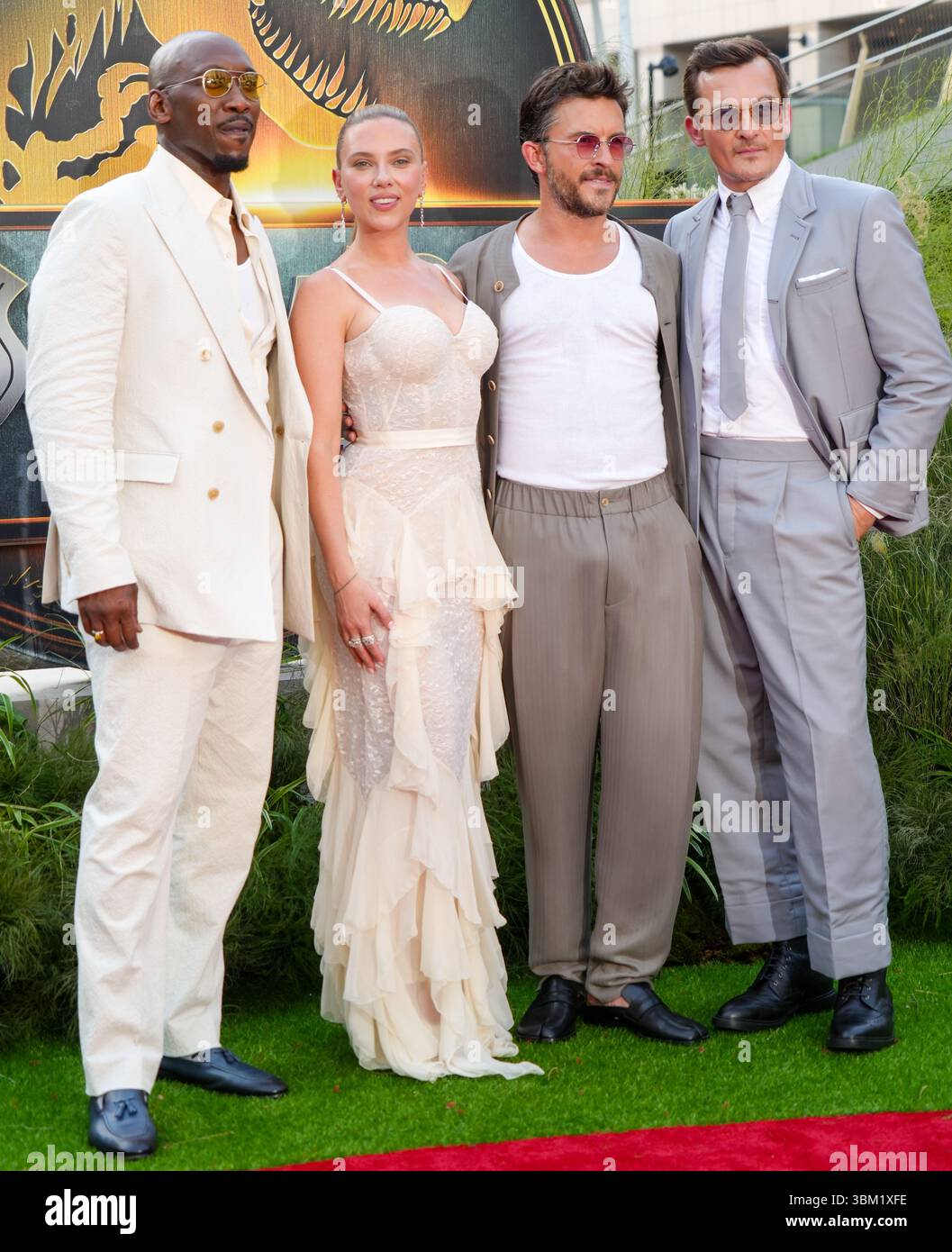 NEW YORK - JUN 23: (L-R) Mahershala Ali, Scarlett Johansson, Jonathan ...