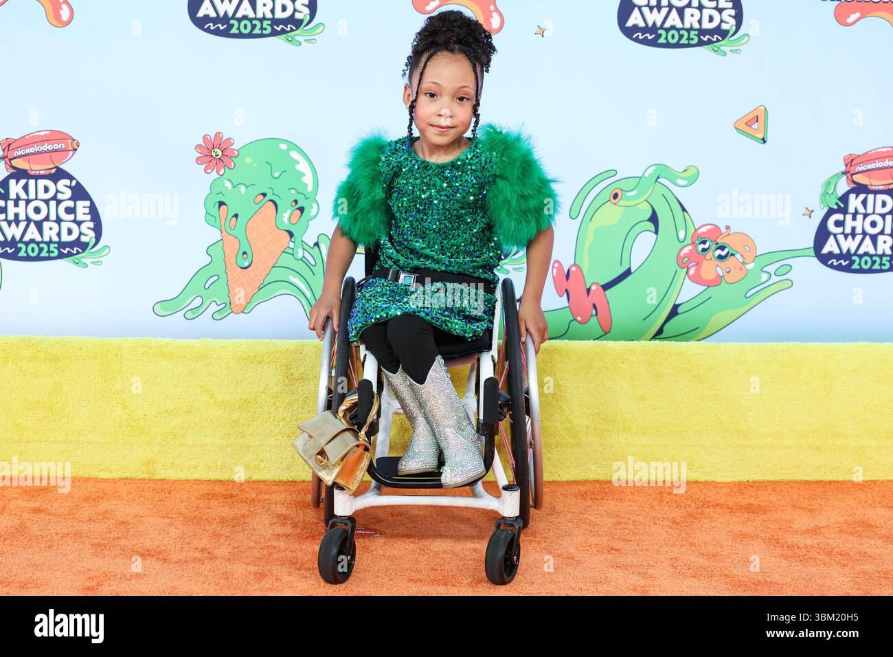 SANTA MONICA, LOS ANGELES, CALIFORNIA, USA - JUNE 21: Actress Cesily ...