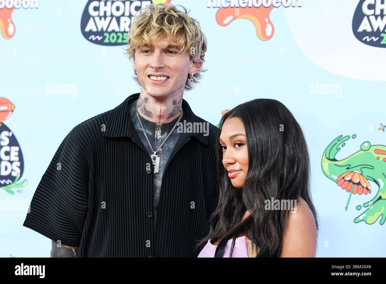 SANTA MONICA, LOS ANGELES, CALIFORNIA, USA - JUNE 21: American singer ...