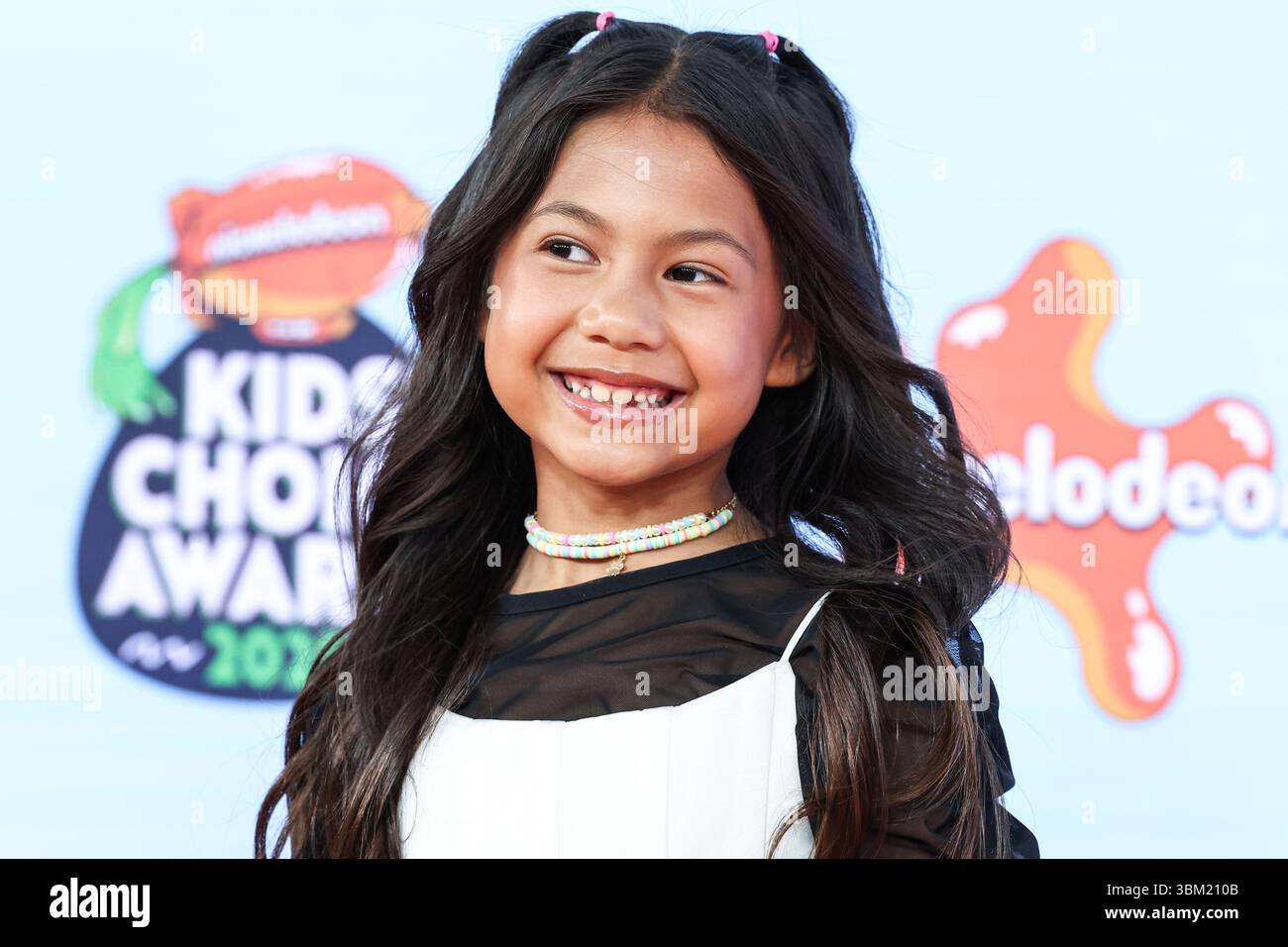 SANTA MONICA, LOS ANGELES, CALIFORNIA, USA - JUNE 21: Hawaiian child ...