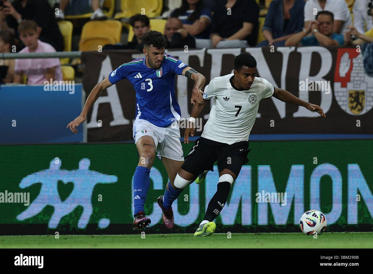 Ansgar Knauff (Germany U21)Matteo Ruggeri (Italy U21) during the UEFA ...