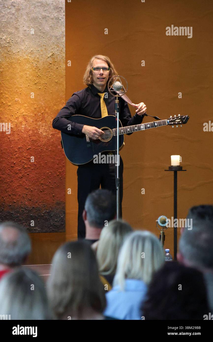 24.06.2025, Linz, AUT, Unterwegs in Oberösterreich, Reportage, Blonder ...