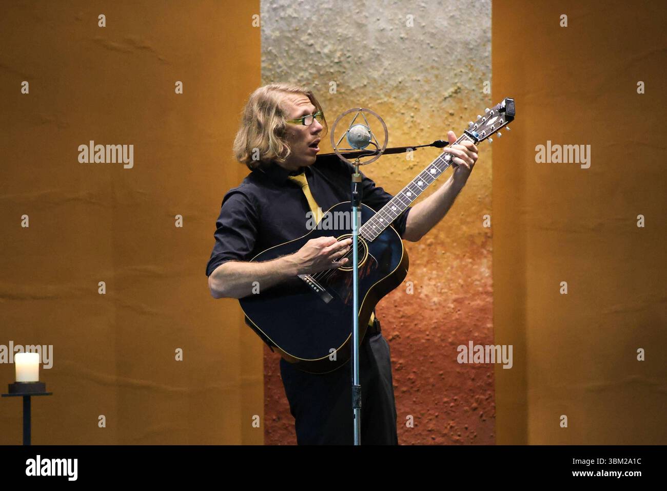 24.06.2025, Linz, AUT, Unterwegs in Oberösterreich, Reportage, Blonder ...
