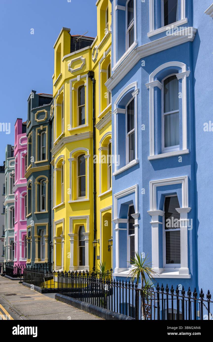 Yellow painted railings hi-res stock photography and images - Alamy