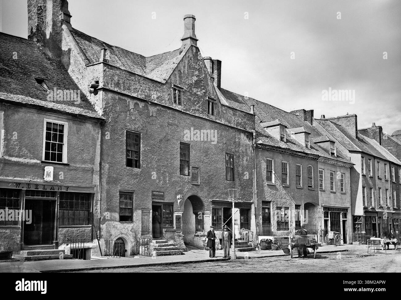 Shoppers in old city Black and White Stock Photos & Images - Alamy