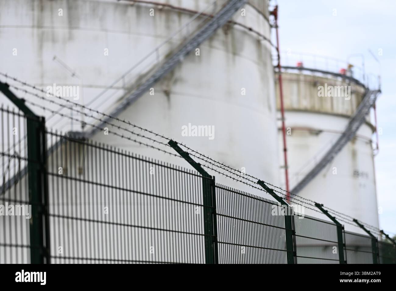 Lingen, Germany. 24th June, 2025. Tanks at the BP refinery in Lingen ...