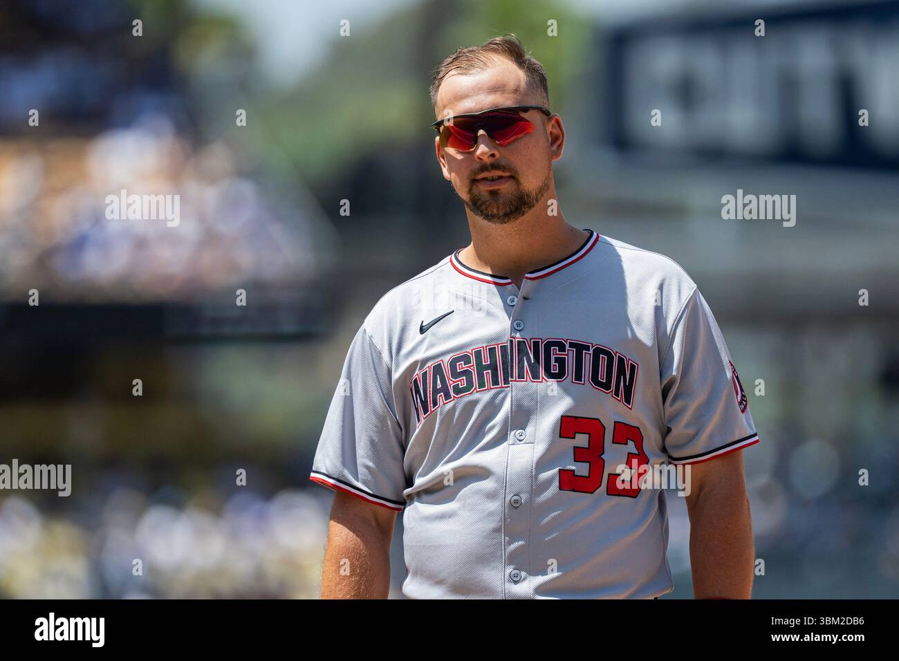 Washington Nationals first base Nathaniel Lowe (33) during a MLB game ...