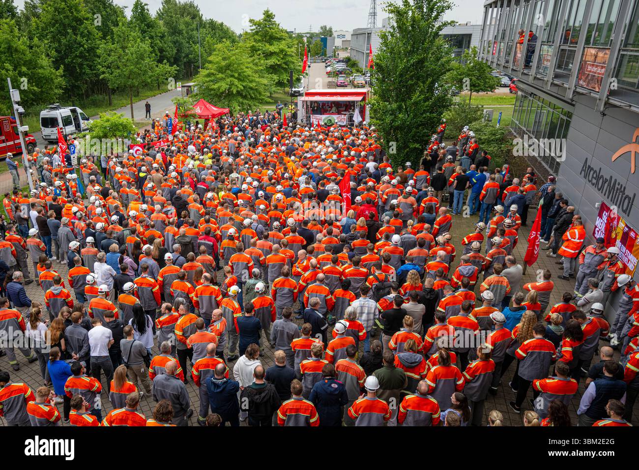 Bremen, Germany. 24th June, 2025. The workforce of the Bremen ...