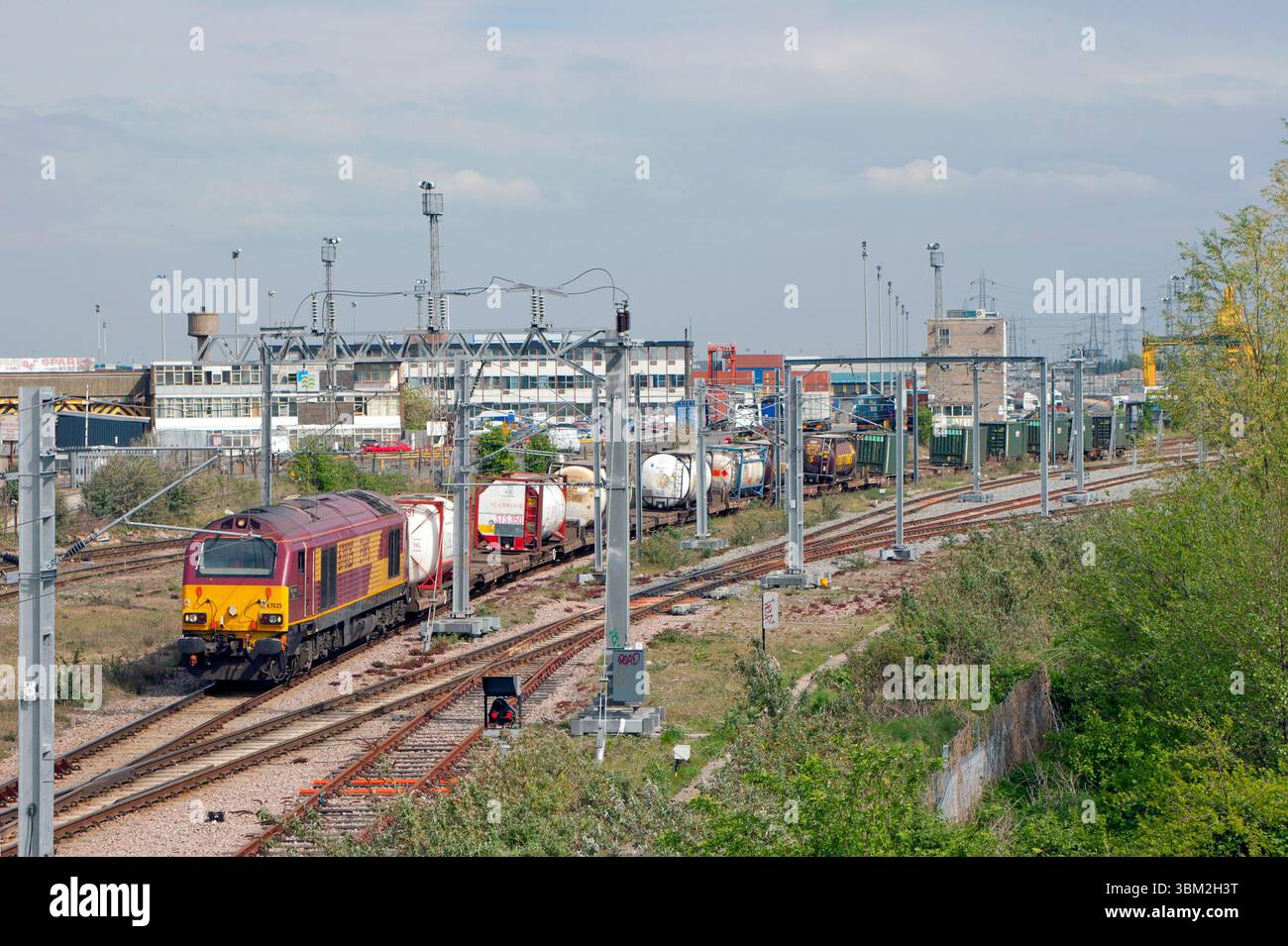 An EWS Class 67 diesel locomotive No 67025 working an intermodal ...