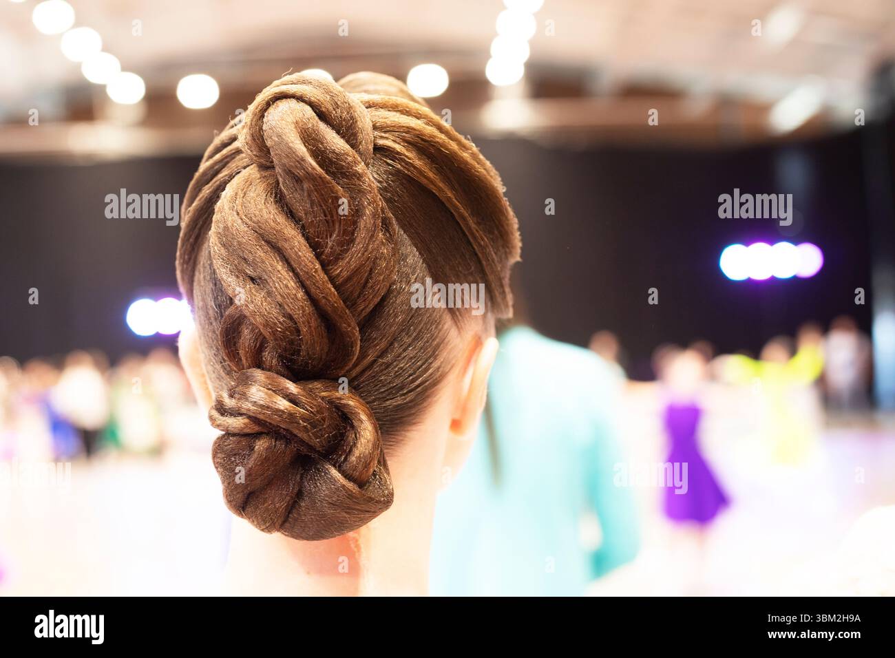 Ballroom dancing hairstyle hi-res stock photography and images - Alamy