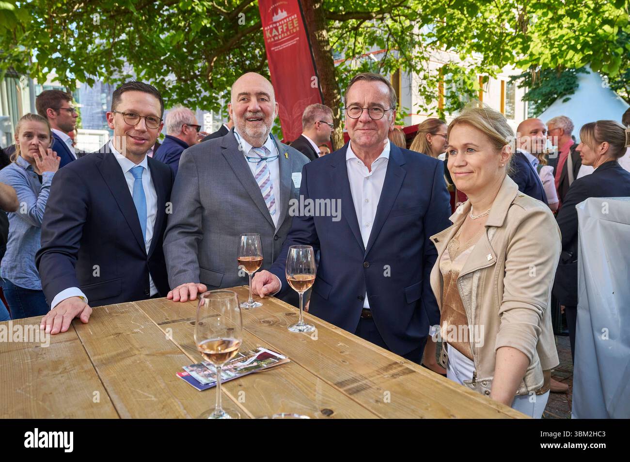Falko Mohrs, Ron Prosor, Boris Pistorius und Julia Schwanholz beim ...
