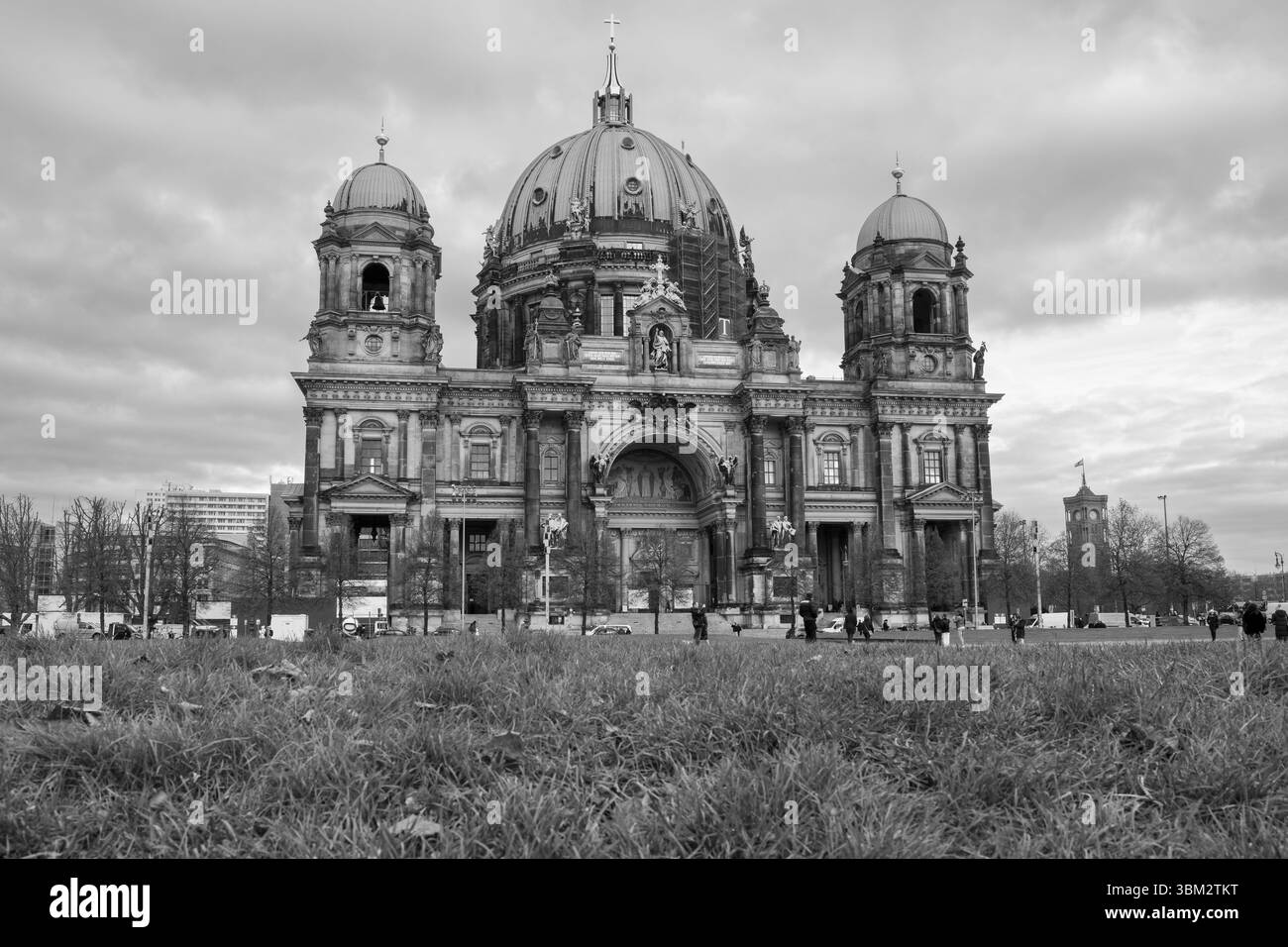 Cathedral feature Black and White Stock Photos & Images - Alamy