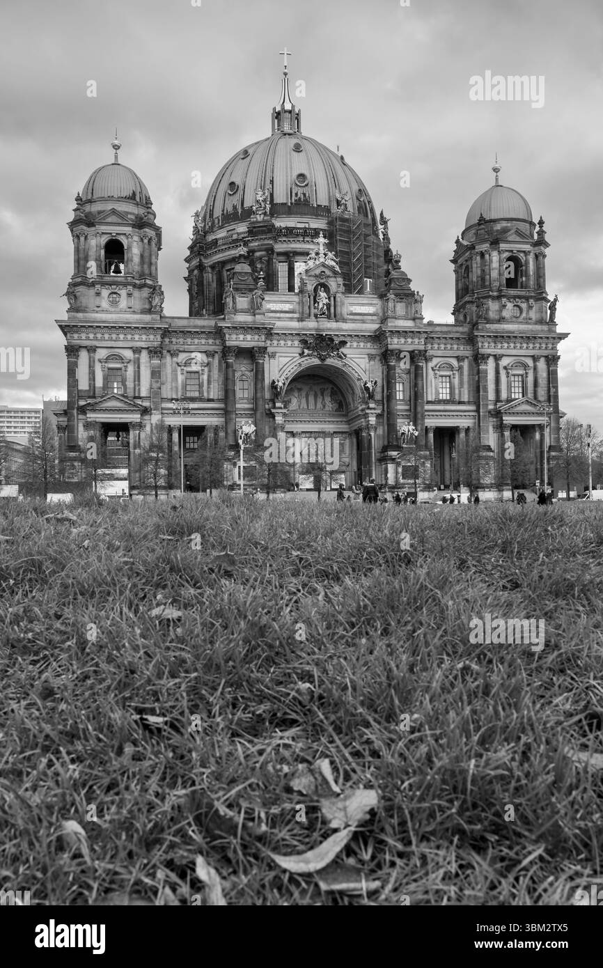Front view historic cathedral Black and White Stock Photos & Images - Alamy