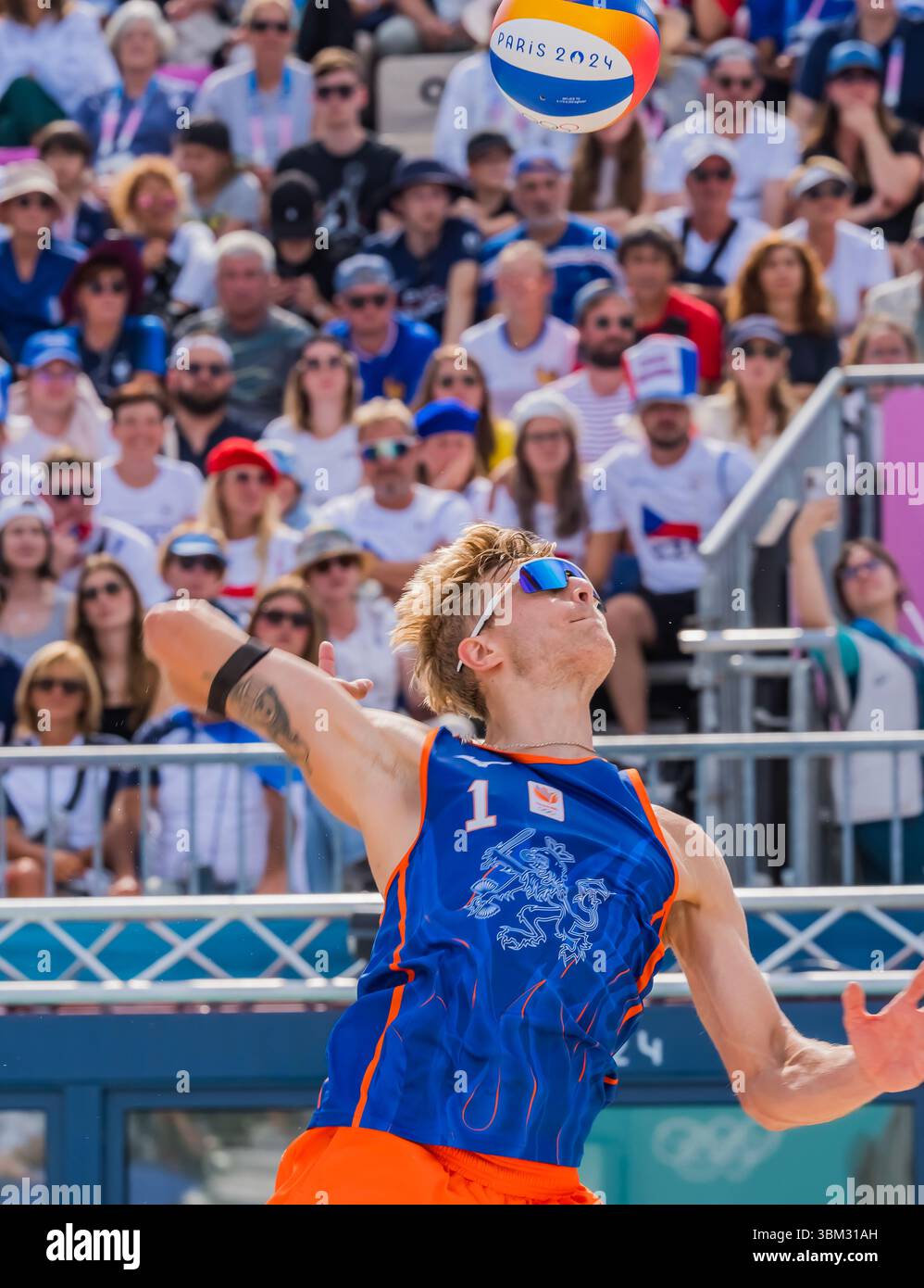 STEVEN VAN DE VELDE (NED) (1) serves against Team Italy (ITA) during ...