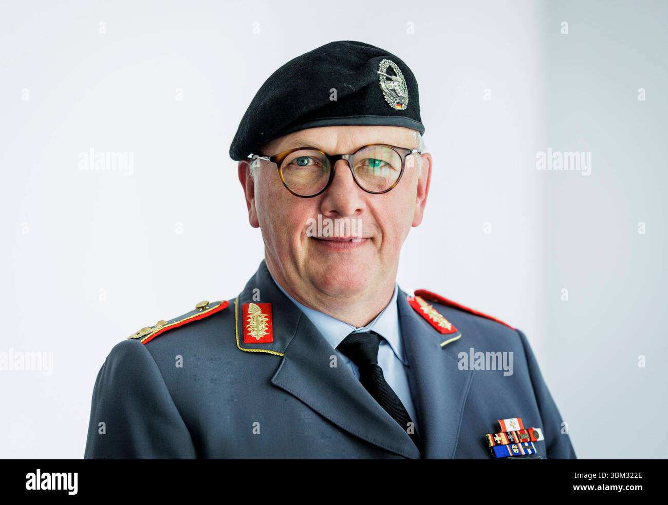 Generalmajor Andreas Henne, Kommandeur Heimatschutzdivision ...