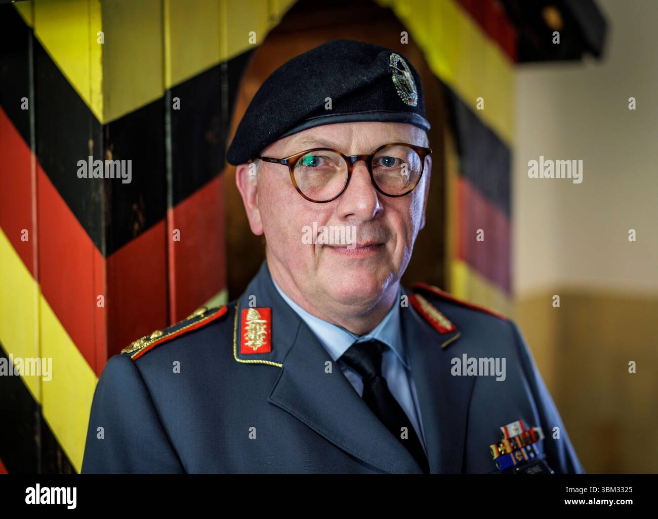 Generalmajor Andreas Henne, Kommandeur Heimatschutzdivision, aufgenommen im Rahmen eines ...