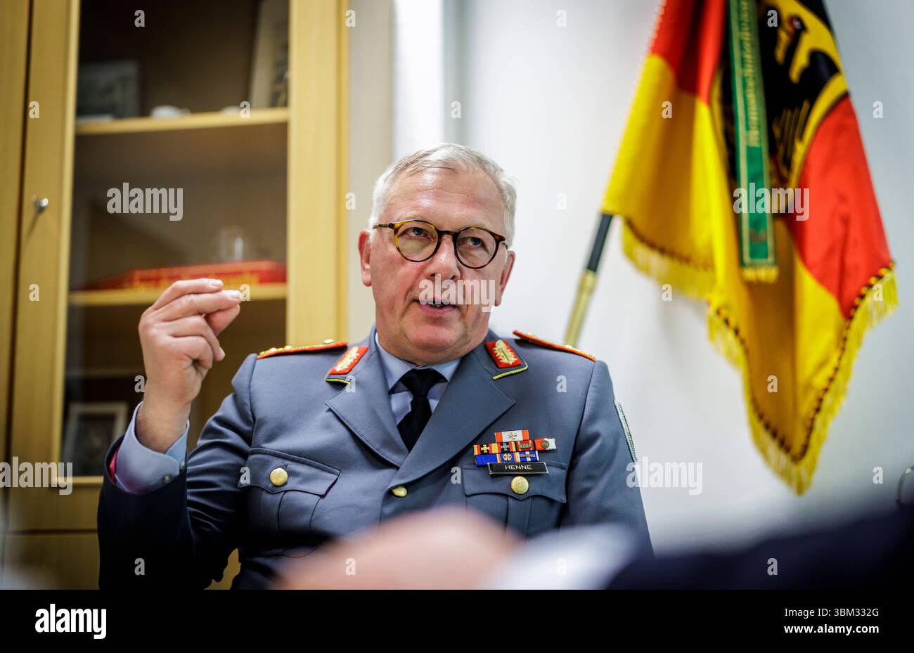 Generalmajor Andreas Henne, Kommandeur Heimatschutzdivision ...
