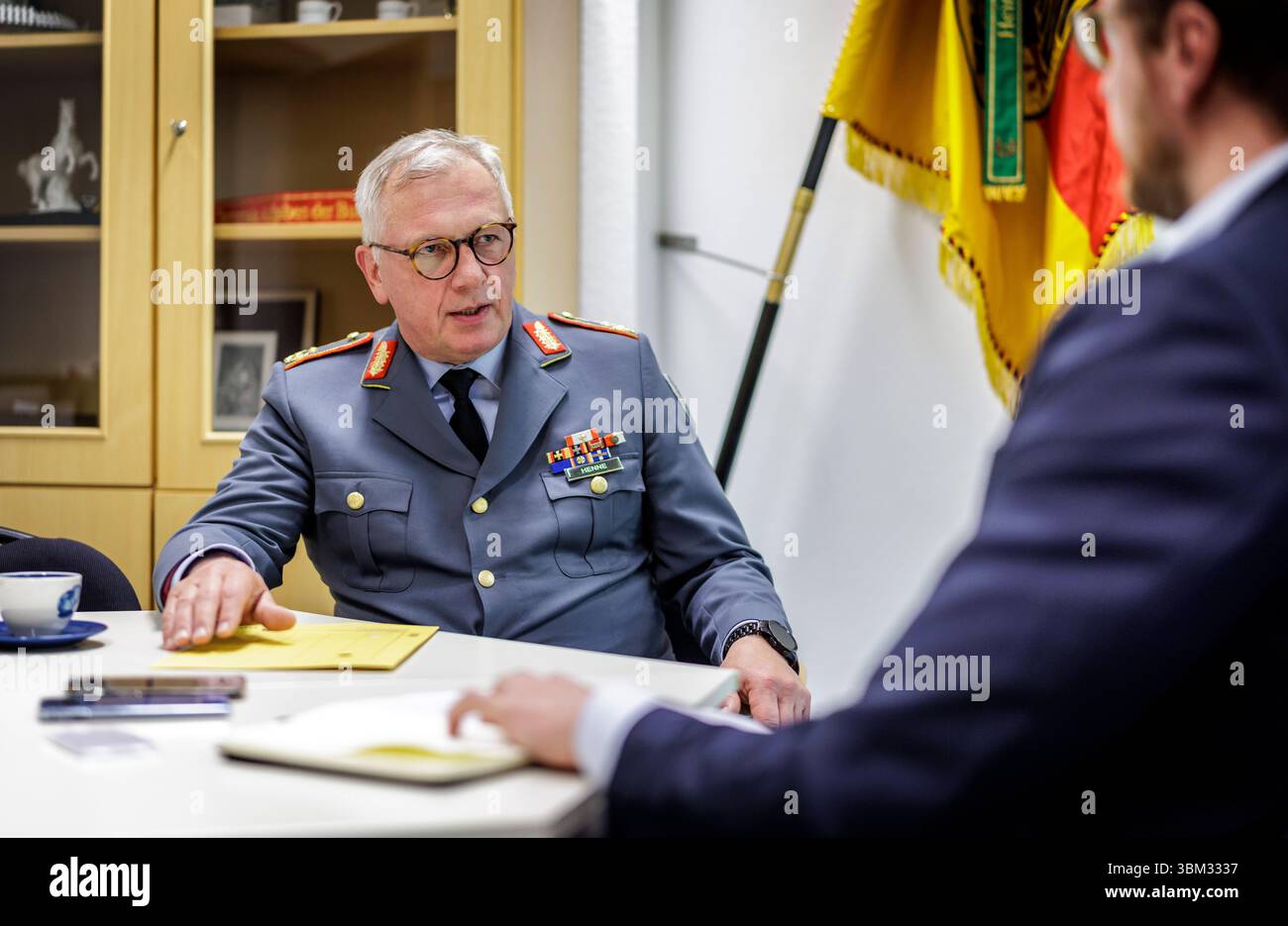 Generalmajor Andreas Henne, Kommandeur Heimatschutzdivision ...