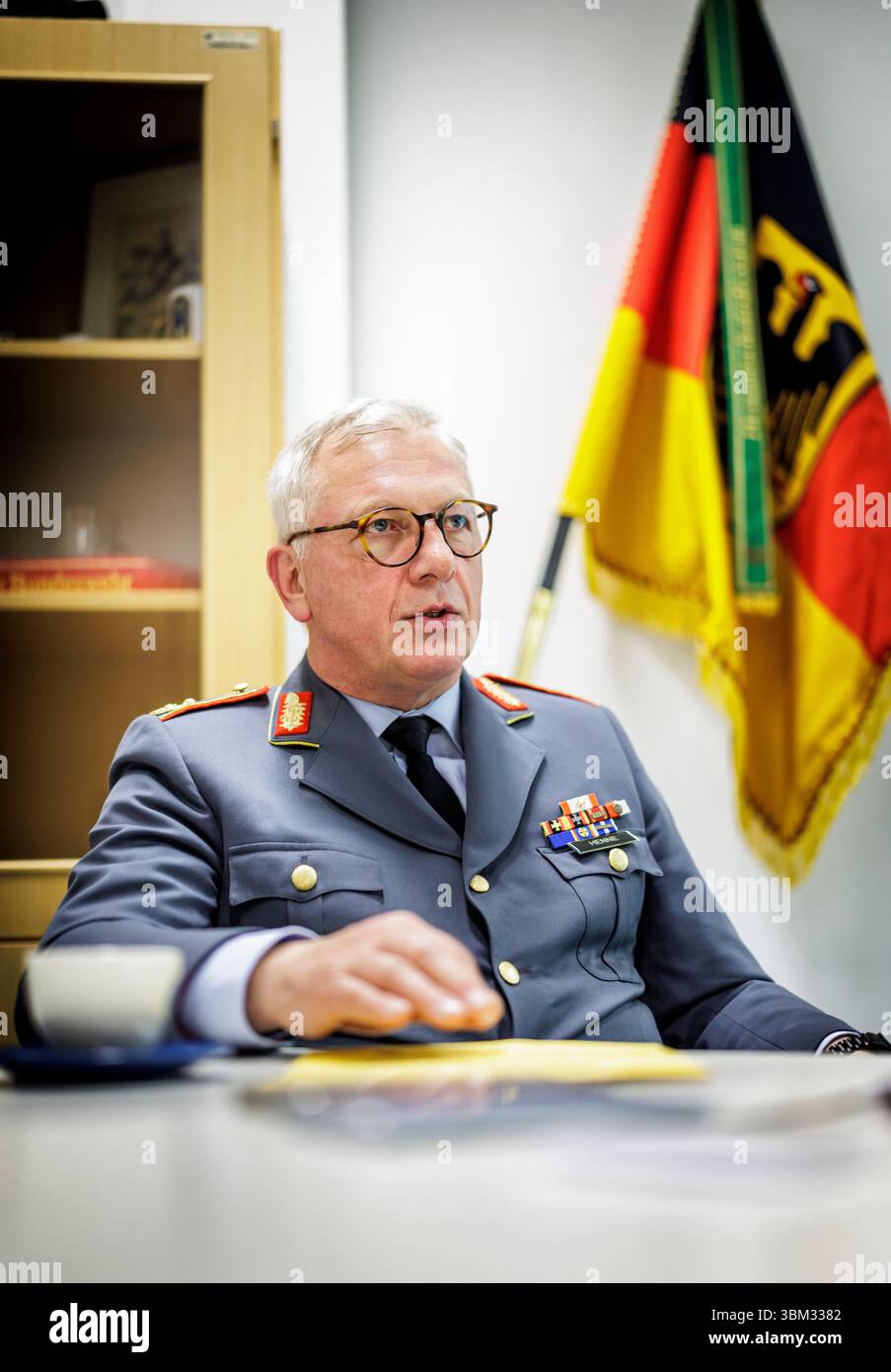 Generalmajor Andreas Henne, Kommandeur Heimatschutzdivision ...
