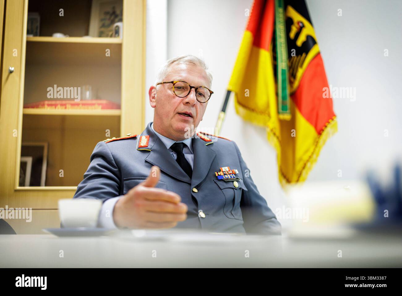 Generalmajor Andreas Henne, Kommandeur Heimatschutzdivision ...