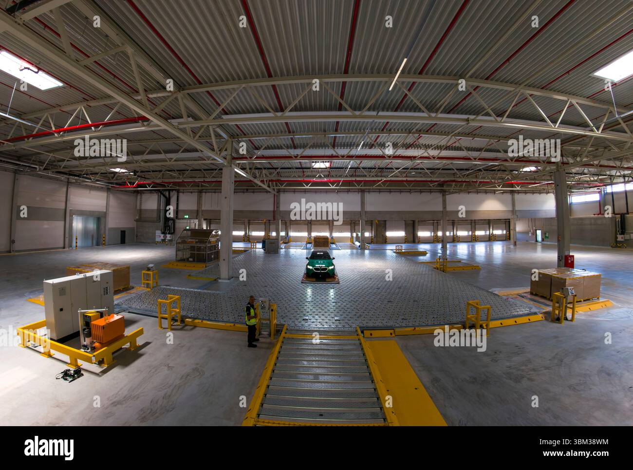 24 June 2025, Hesse, Frankfurt/Main: An employee in the new air freight ...
